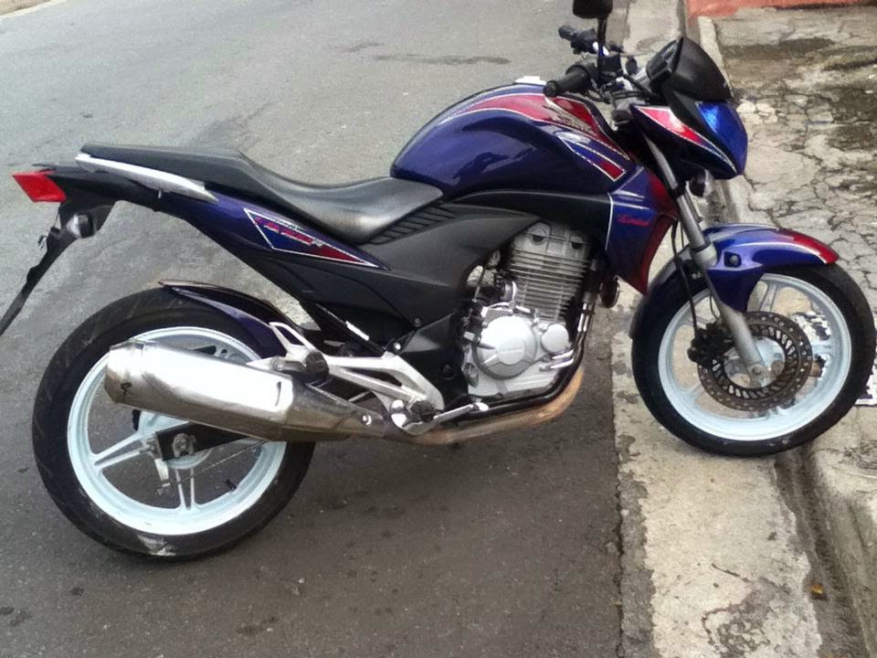 Pinturas customizadas: CB 300 customizada