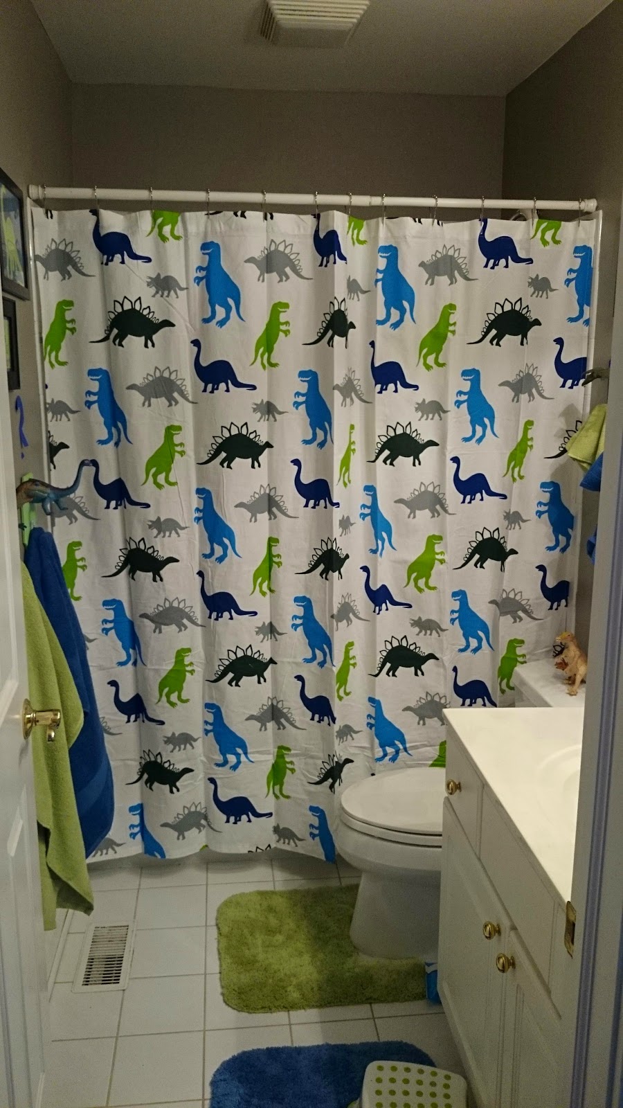 52 Projects in 52 Weeks: Dinosaur Bathroom