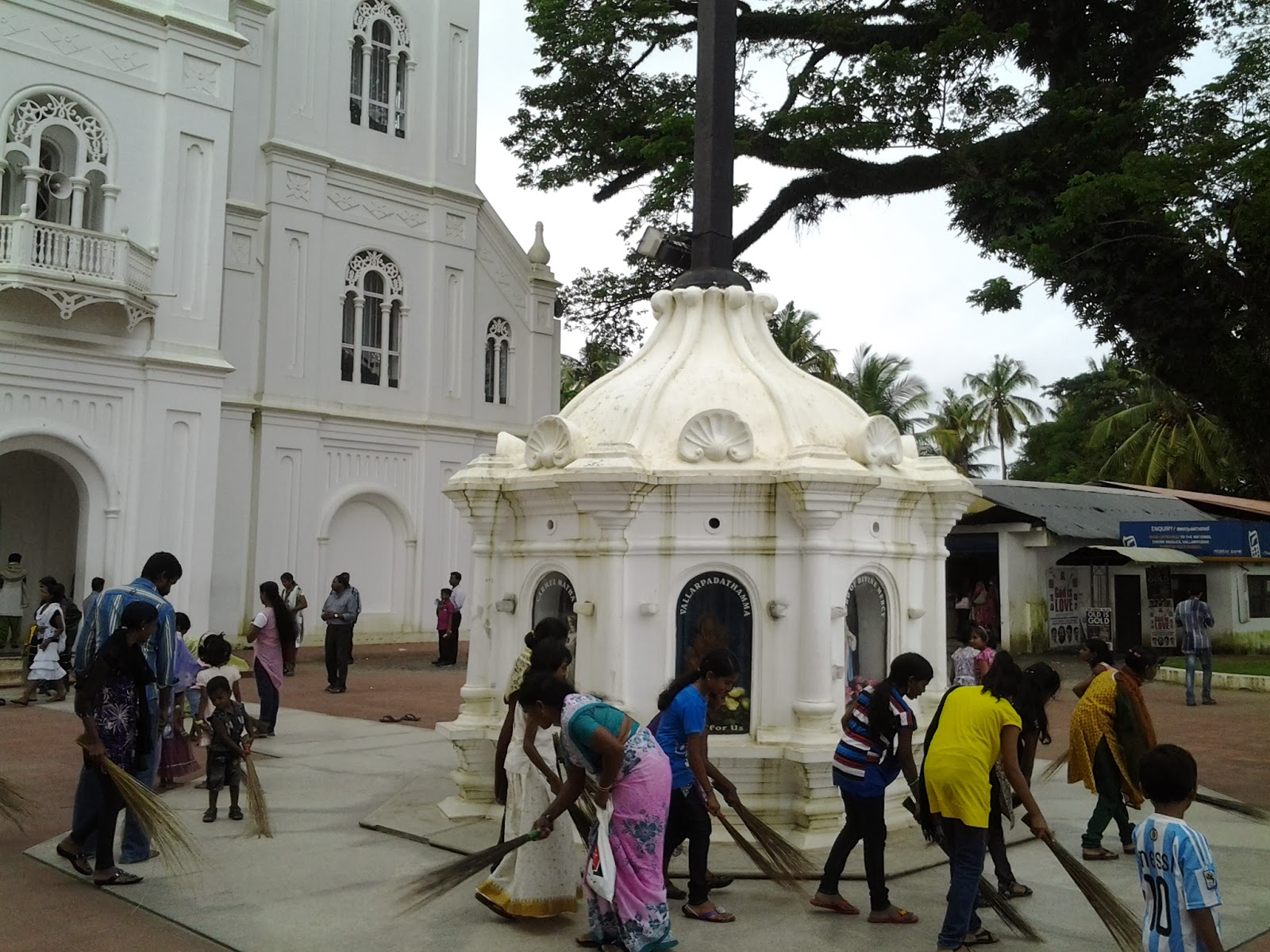 kerala Gods own country: Vallarpadam palli