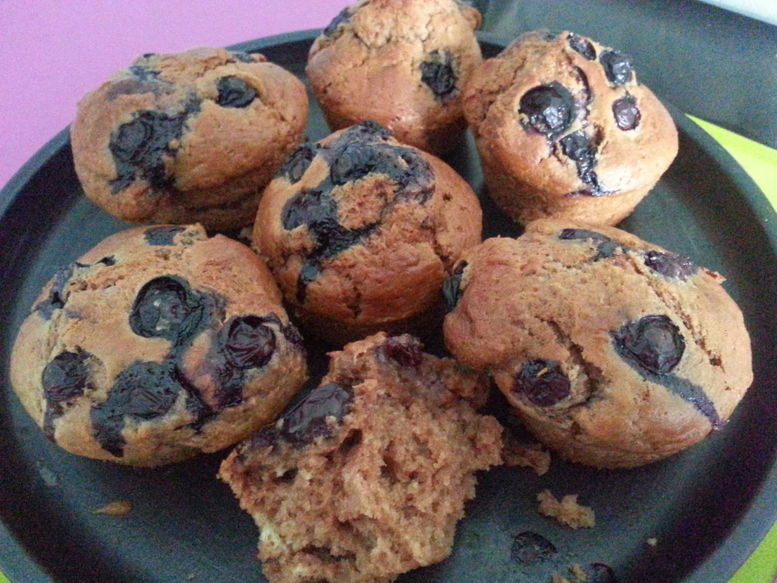 Home Cooked Dishes: Freshly Baked Nutella Blueberries Muffins