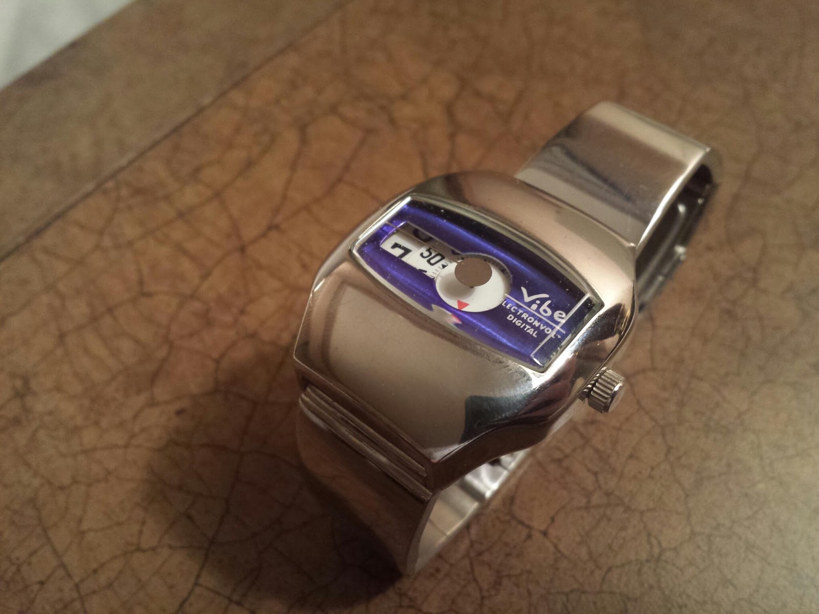 Which Watch Today...: Electronvolt Vibe Jump-Hour style watch