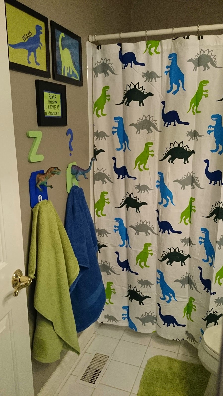 52 Projects in 52 Weeks: Dinosaur Bathroom