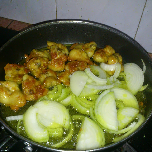 My Life & My Loves ::.: "Chicken Bishop Nose" goreng kunyit