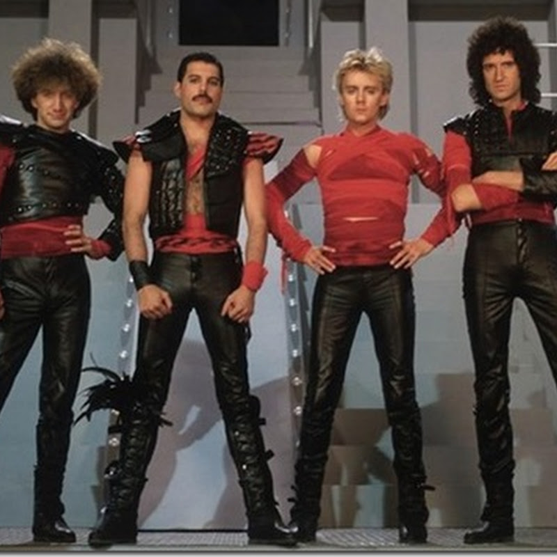 Das Repertoire von Rock Band 3 wird um neun Hits von Queen erweitert ...