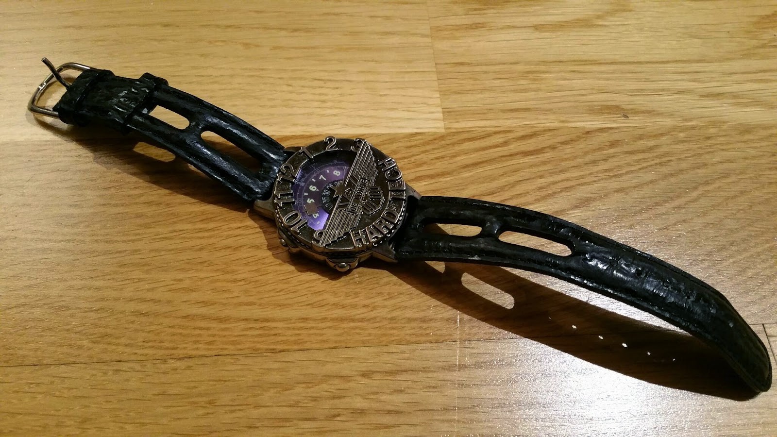 Which Watch Today...: Hard Tech De Longe by Giuliano