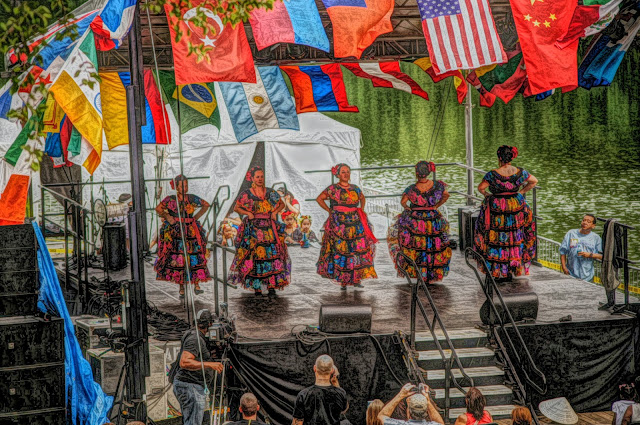 33 random pictures of people