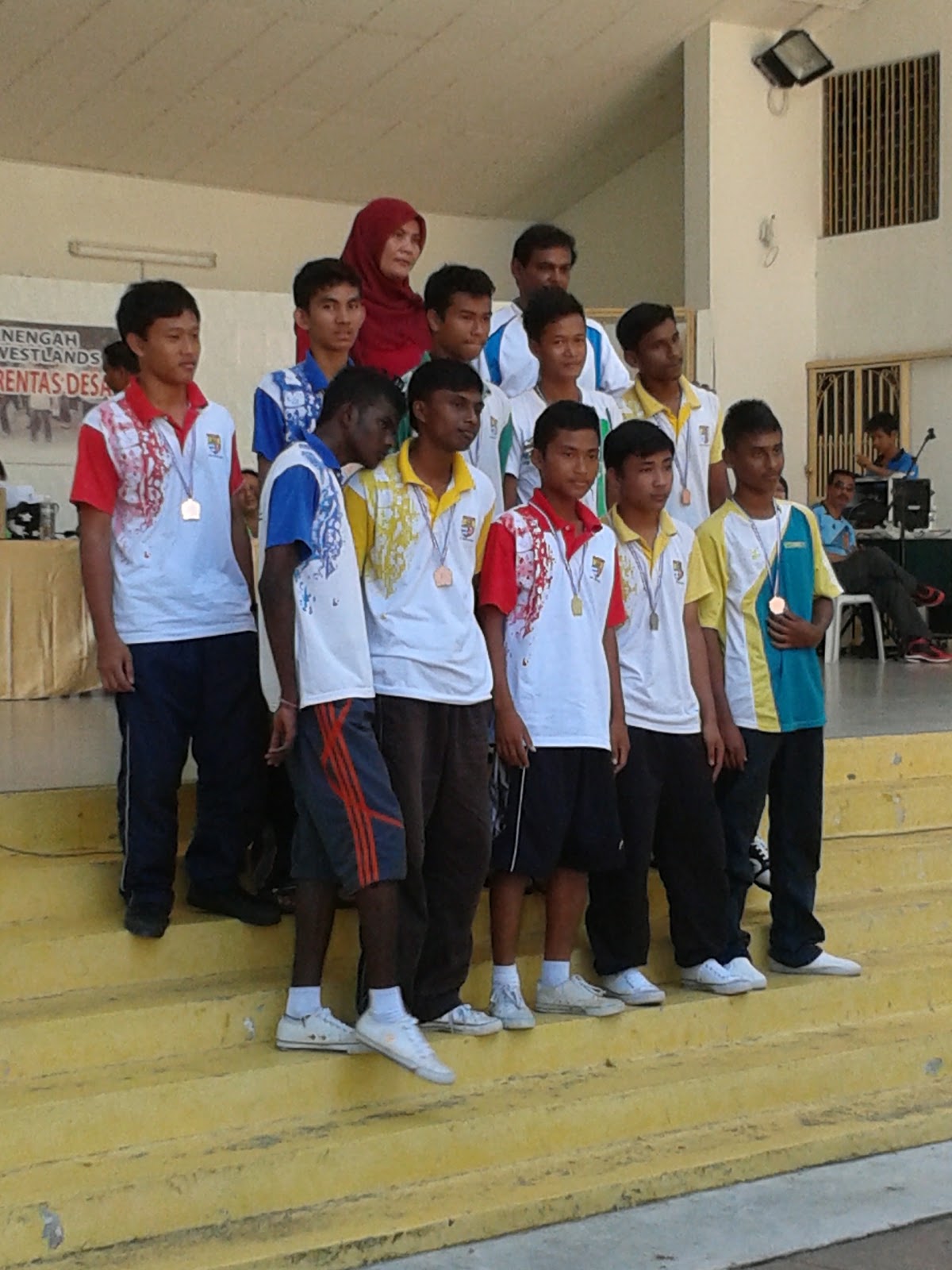 ..Cik Sakura Izza..: Merentas desa SMK. Westlands