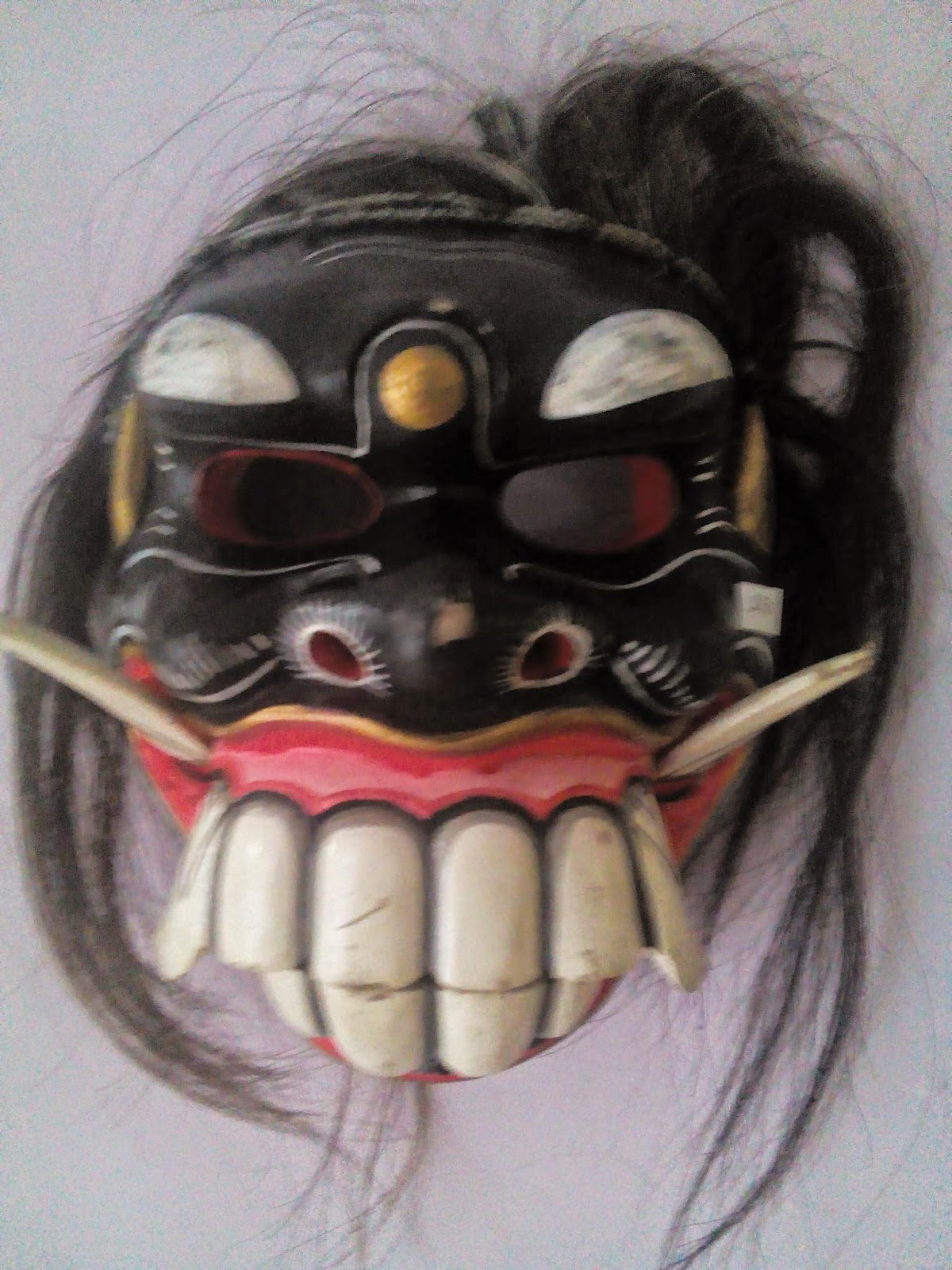 Barang Antik Aki Ino: Topeng Hitam Khas Bali