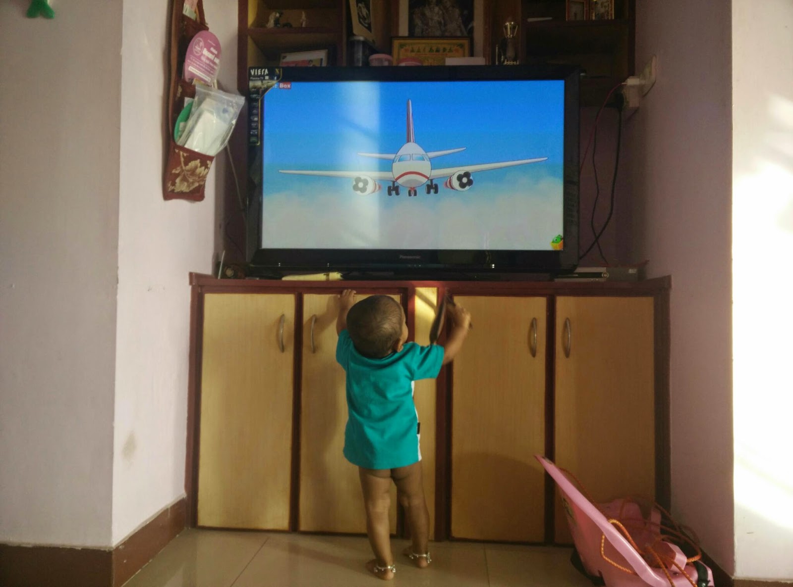 Akhilesh Watching Tamil Rhymes akhilesh-watching-tamil-rhymes