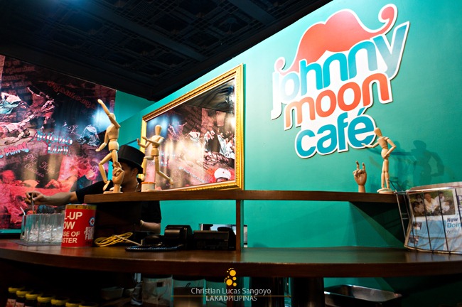 LAOAG CITY | Dinner at Johnny Moon Café - Lakad Pilipinas