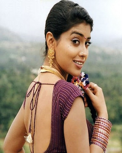 Wallpapersi18.Com: Shriya Hottest Wallpapers with Naughty Expressions