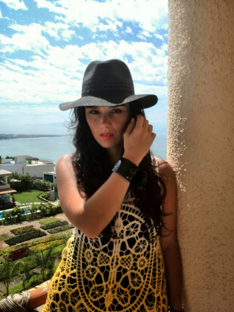 Monica Makaco: abril 2014