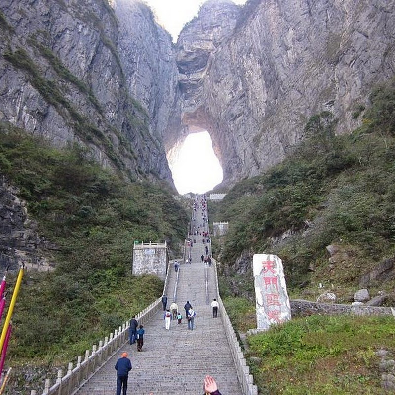 The Heaven’s Gate of Tianmen Shan, China | Amusing Planet