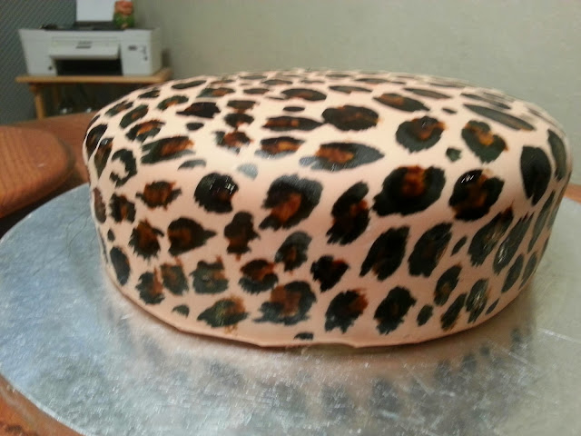 Tales of an amateur baker: Leopard Print Birthday Cake - the 'Trial Run'