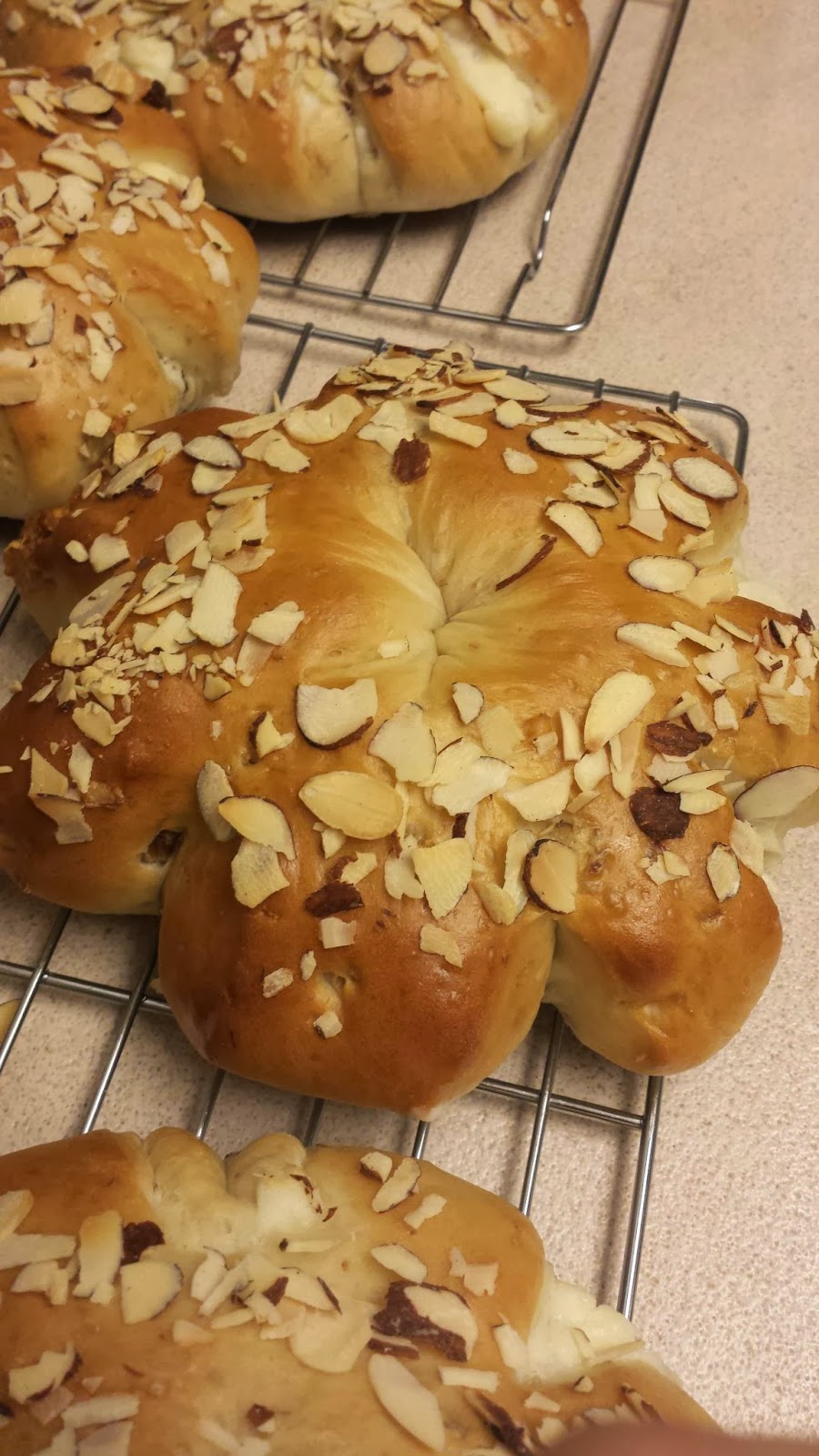 Pâtisserie D'amour: Creamcheese Walnut Buns
