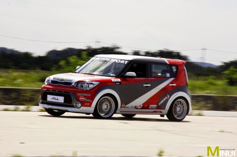 2014 Kia Soul customized out on the track... - THA KIA SOUL