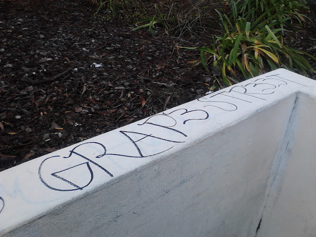 crip gangs graffiti: Grape street watts crip