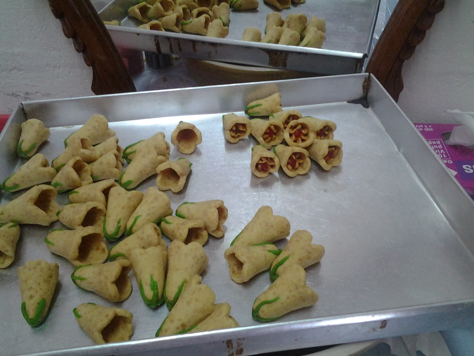 Ini kisah ku dan kuih muih...: Biskut seroja...bukan bunga seroja...