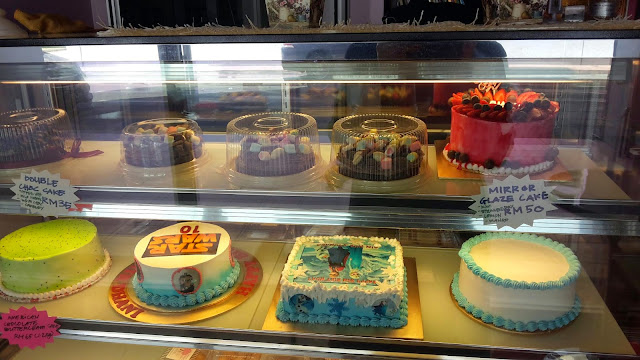 Ready cake for customer – prettysmallbakery