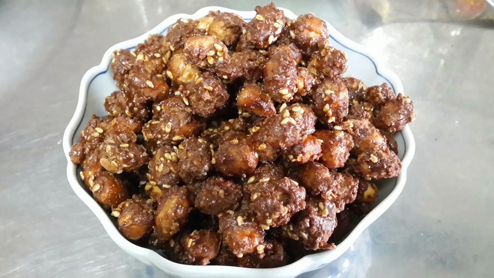 แม่ Boom & Bhoon: ถั่วกรอบแก้ว : Crispy Sugared Nuts