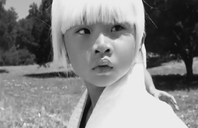 JusT BoNgO peoplez: OutKast Andre 3000 "prototyPe" (video and pics)