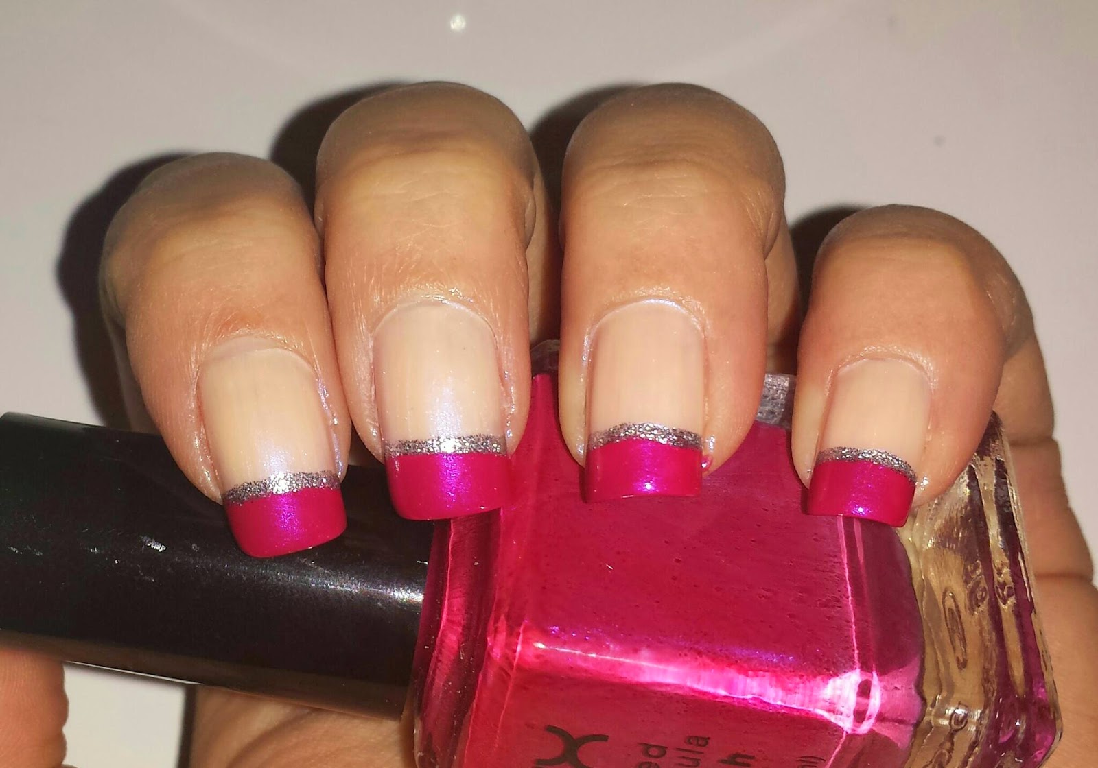 Beige/rosa fransk manikyr