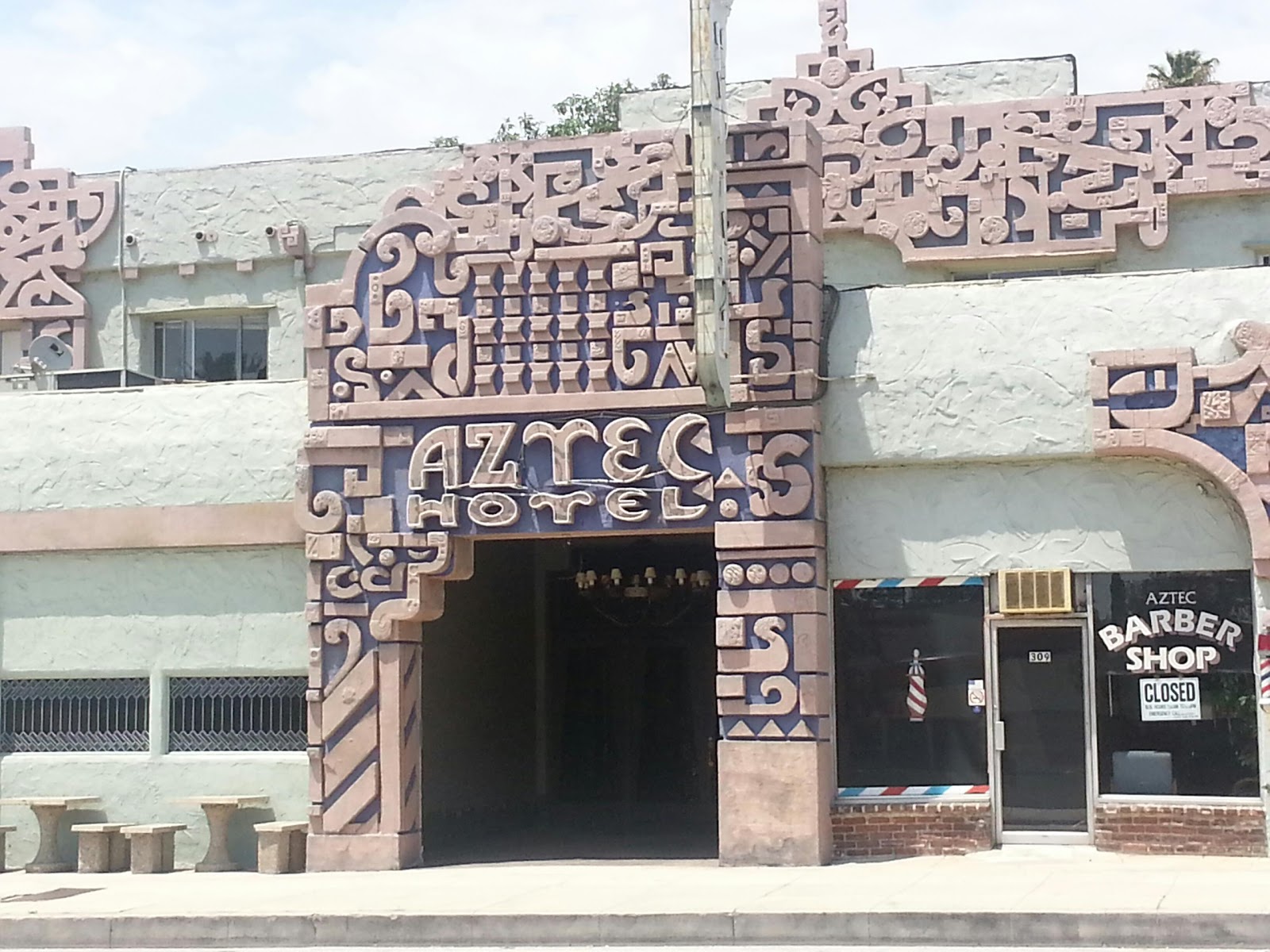 Lori's Route 66 Travels: Aztec Hotel