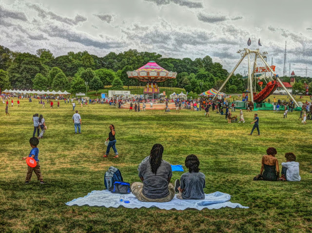 33 random pictures of people