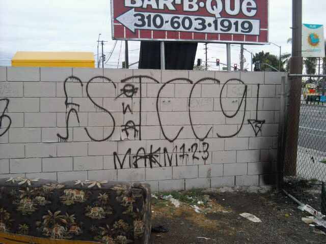 crip gangs graffiti: Spook town compton crip