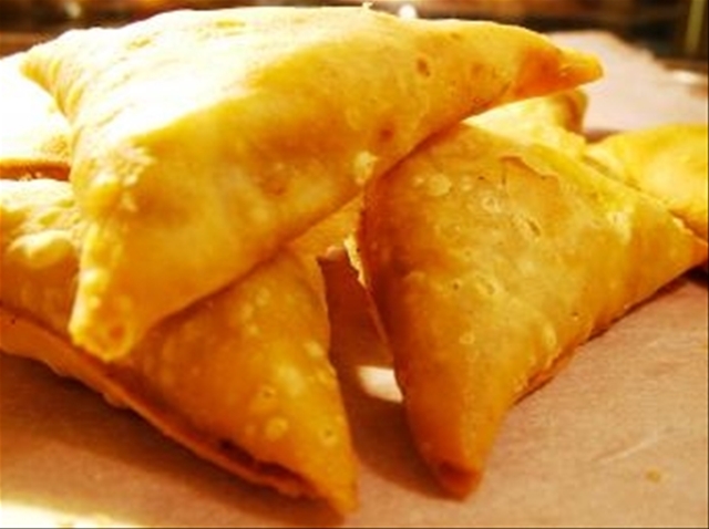Berbagi Itu Menyenangkan: SAMOSA IKAN