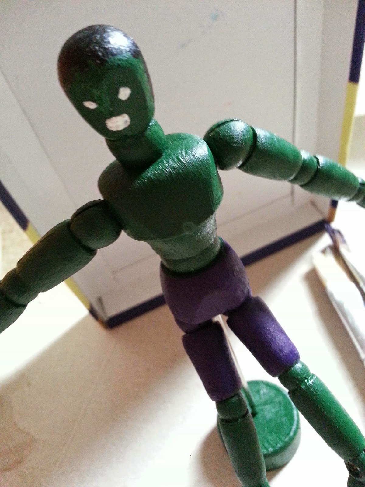 Pinchester Sisters: DIY Painted artist's mannequin - Hulk