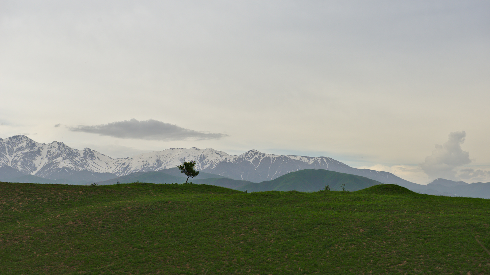 Serpuind printre munti pe autostrada Pamir. – Life, Adventures and Bikes.