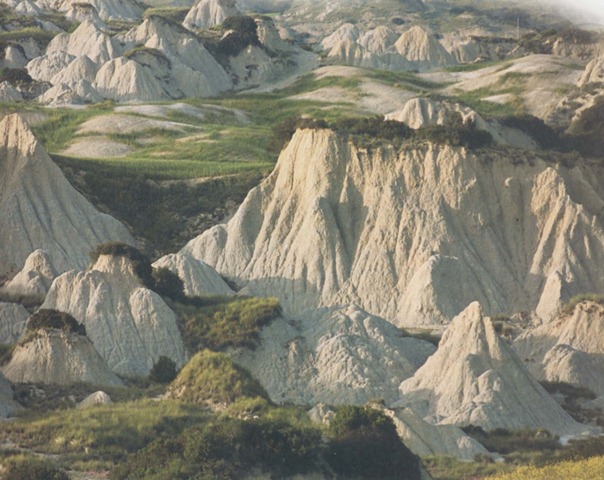 Il Potere Della Fantasia: Cosa sono i calanchi?