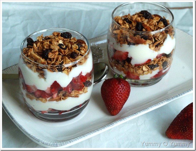 Strawberry and Granola Parfait | Yummy O Yummy