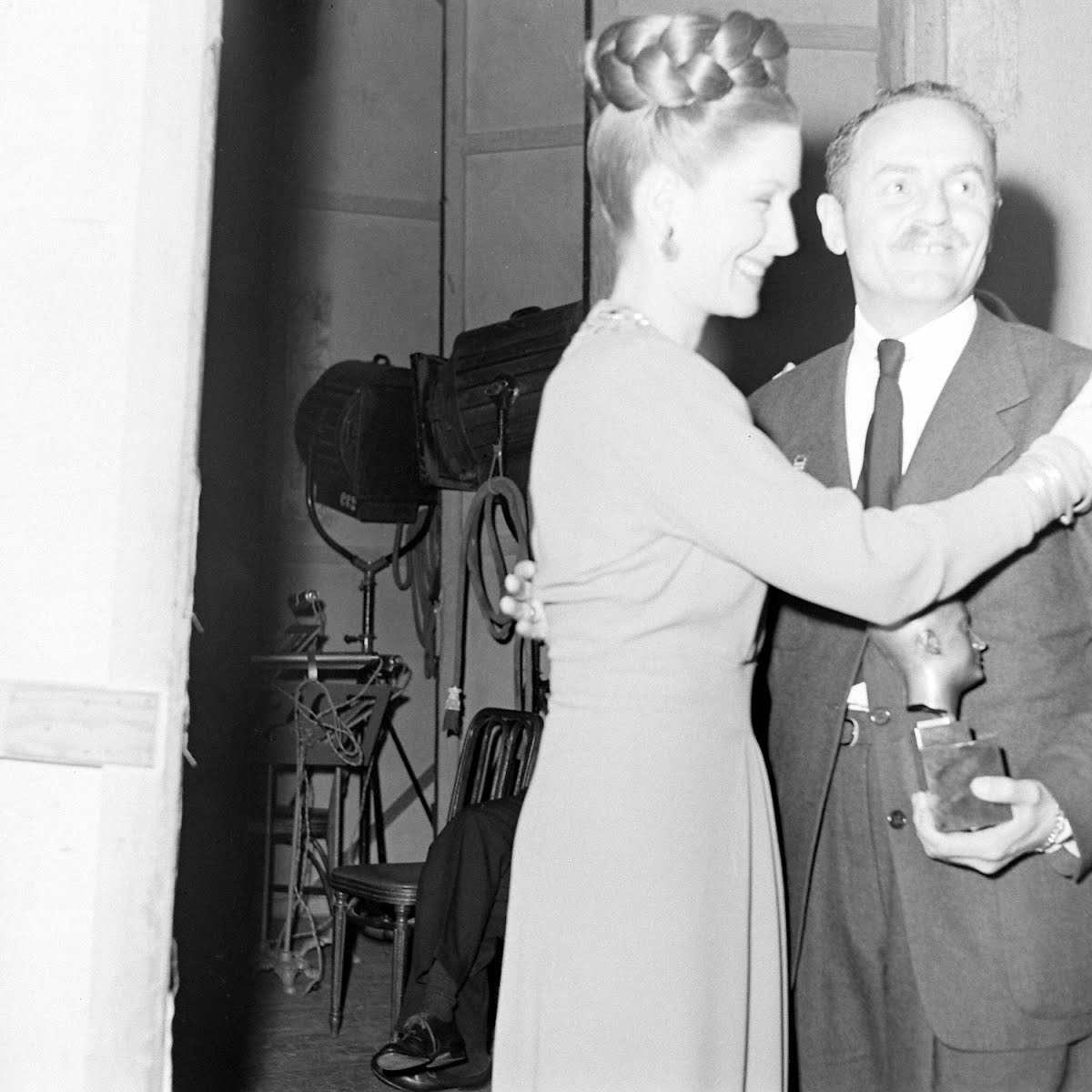 Academy Awards 1945 - Walter Sanders — Google Arts & Culture