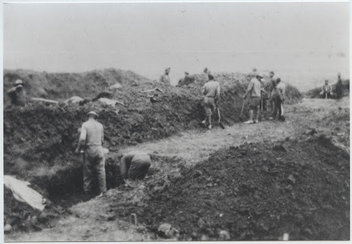 Men digging — Google Arts & Culture