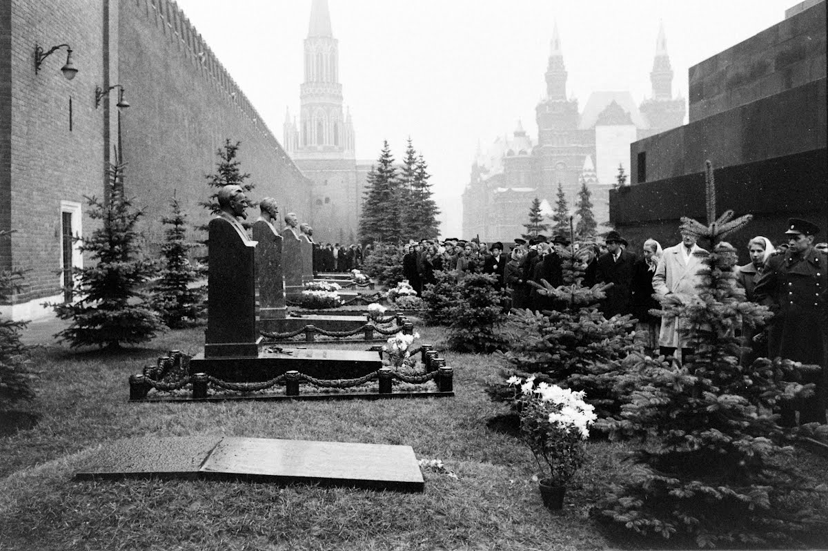 Stalin Grave Behind Mausoleum - James Whitmore — Google Arts & Culture