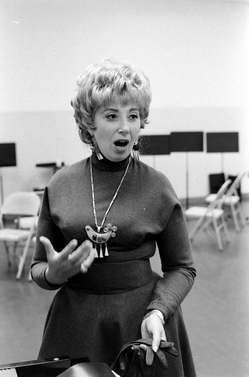 Beverly Sills - Opera Singer - Leonard Mccombe — Google Arts & Culture