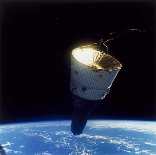 Mission: Gemini-Titan VI-A and VII: Gemini VII in orbit, as seen from ...