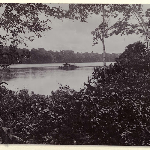 Rivier met boot, Suriname, Jacob Evert Wesenhagen (attributed to), 1905 ...