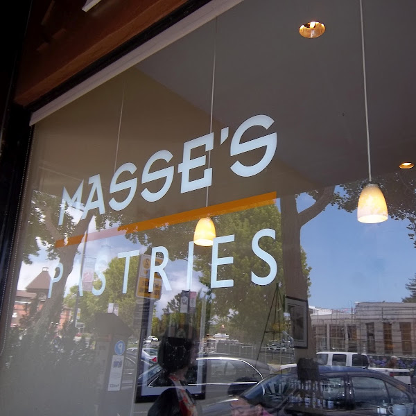 Are there gluten-free menu options at Masse's Pastries in Berkeley, CA?