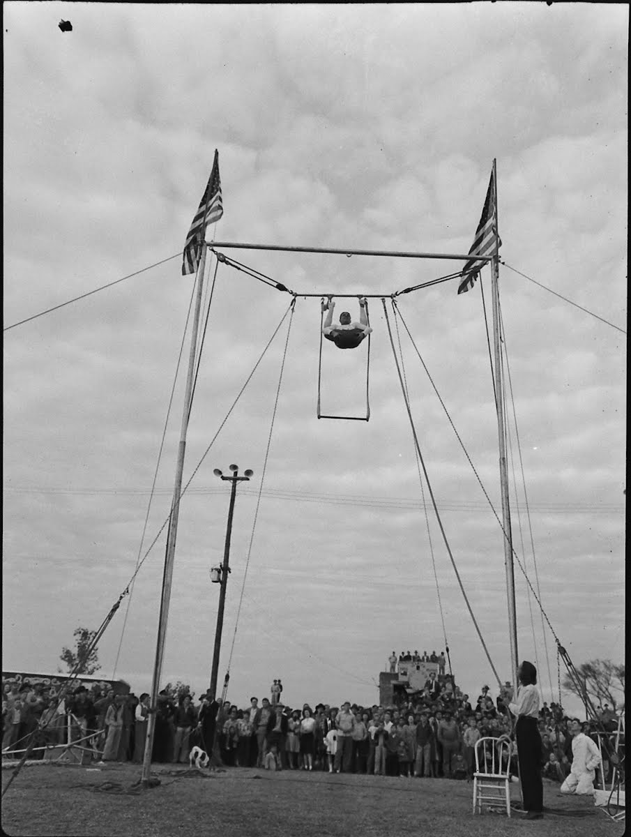 Circus Comes Home, Hugo, Oklahoma - Cornell Capa — Google Arts & Culture