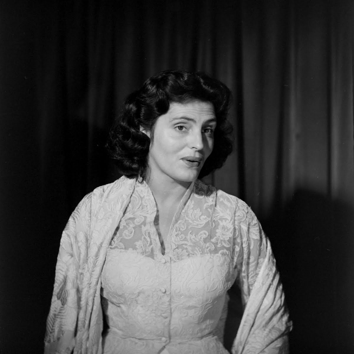 Edith Piaf & Amolia - Allan Grant — Google Arts & Culture