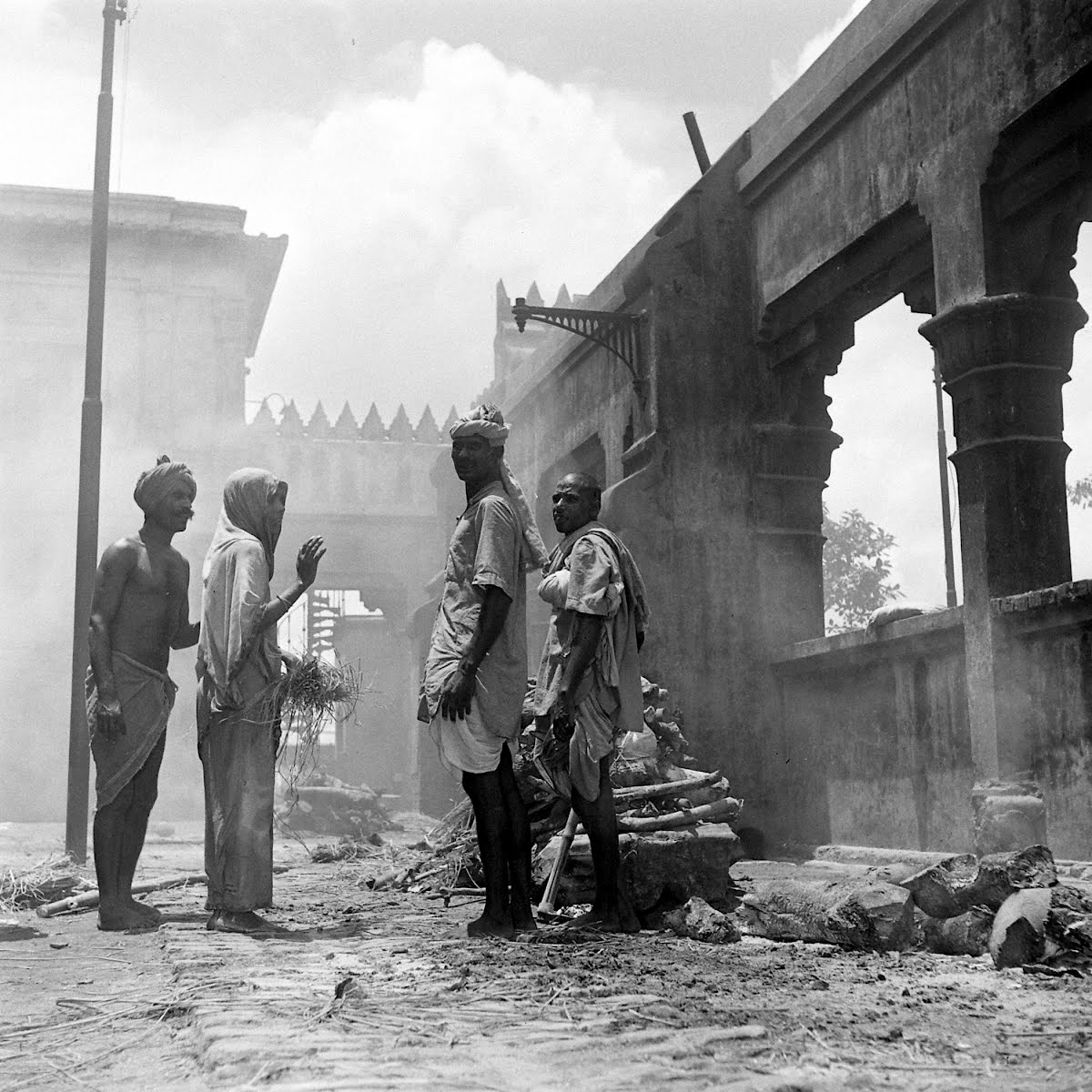Aftermath Of Calcutta Riots - Margaret Bourke-White — Google Arts & Culture