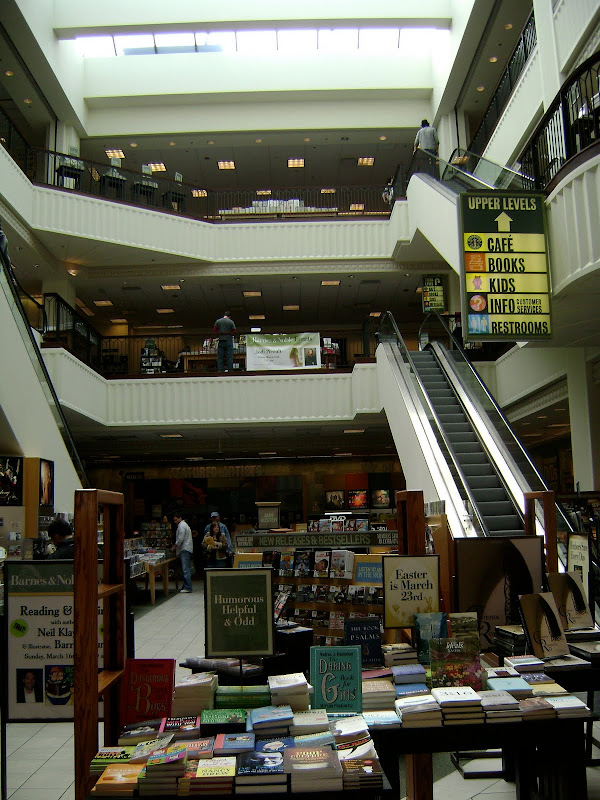 Revisión Interior: Barnes & Noble - Peligro de Extinción