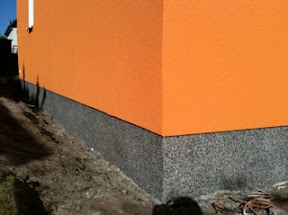 Hausbau: Sockel verputzt