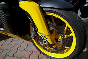 バイエルンの鐵馬 BMW K1200R: カスタムK1200R紹介 第1回 yellow storm