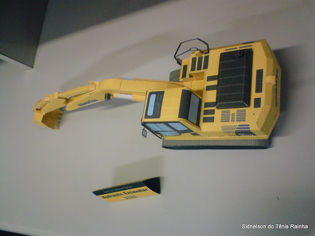 Sidnelson Papercraft: Hydraulic Excavator - 20.11.2009