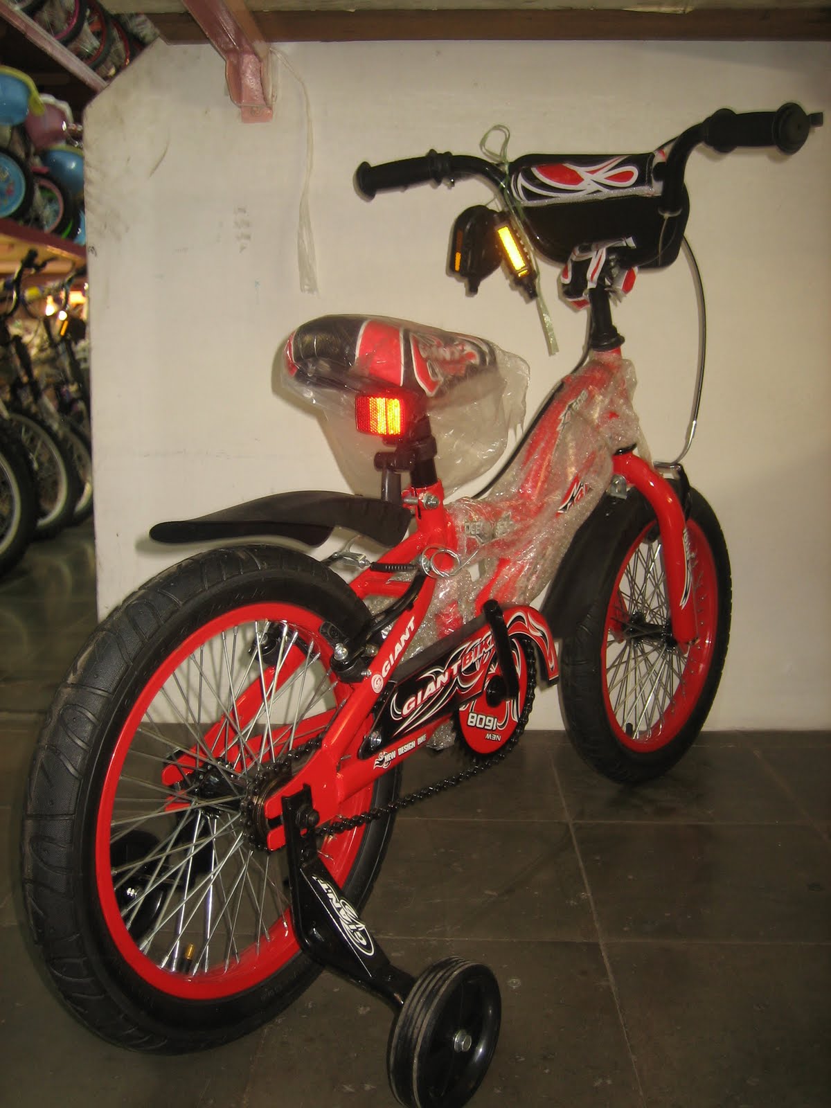 Clearance Sale: Sepeda, Mainan Anak dan Perlengkapan Bayi: Sepeda Anak ...