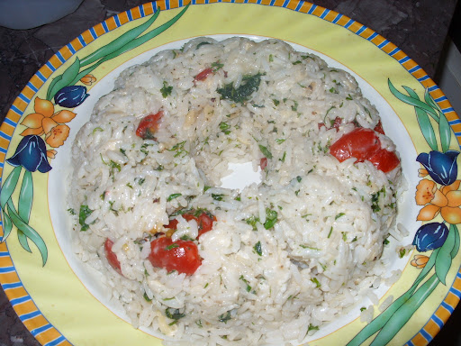 Plat de riz à la sauce et petits pois | À Voir